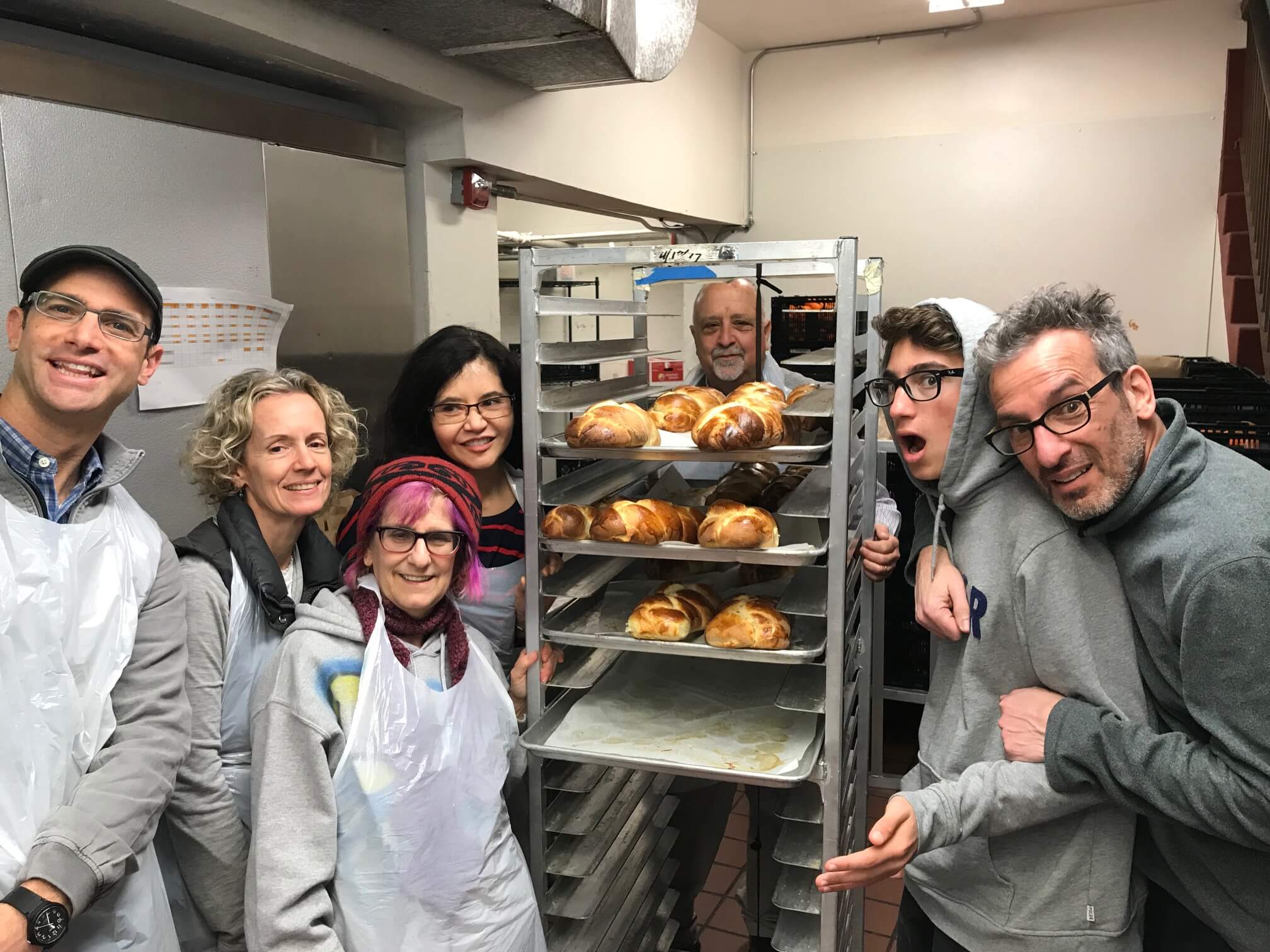 Nonprofit Spotlight: Baking Challah with GLIDE’s Volunteers ...